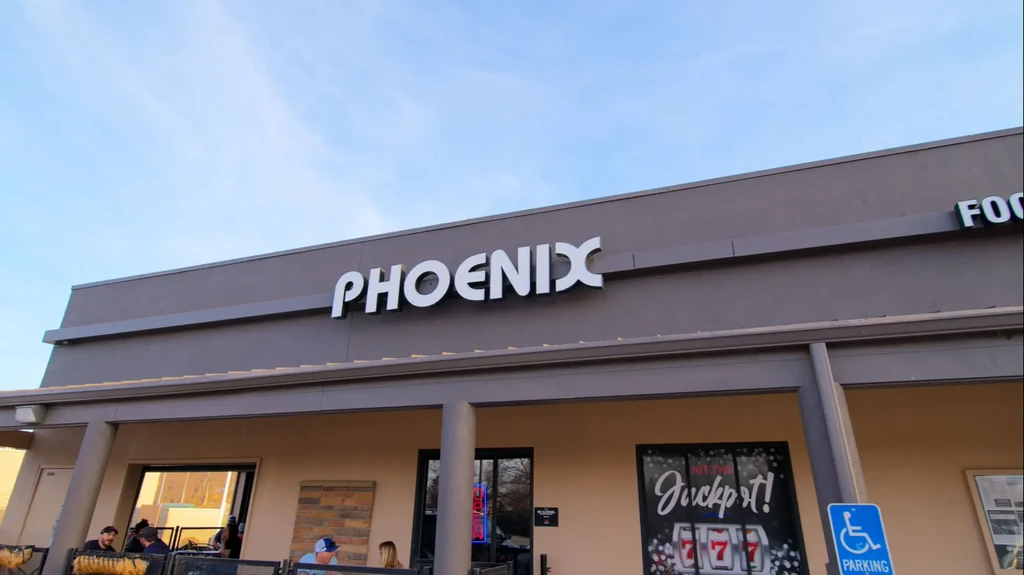 Phoenix Food & Spirits Happy Hour, Omaha | happyhopper