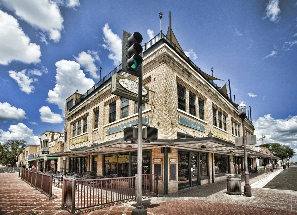 The Corner Bar and Rooftop Grill on Northgate in College Station ...